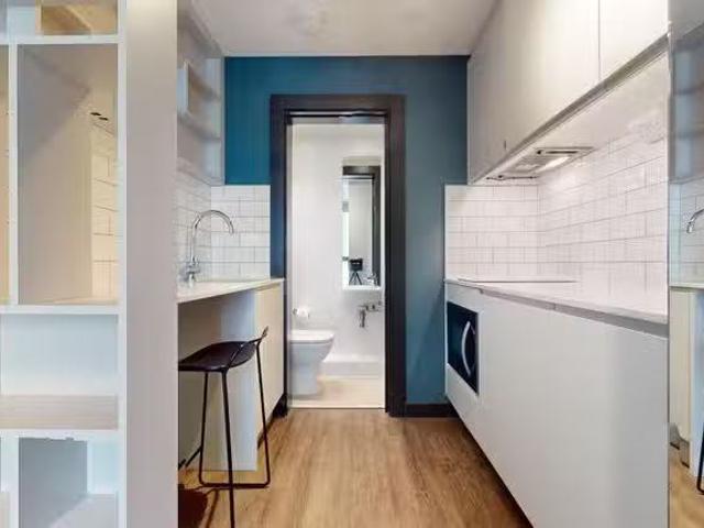 Unique Studio to rent in Crossharbour Plaza, London E14