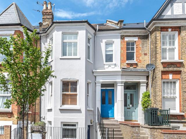 Forburg Road, Stoke Newington, London. 1 bed flat to rent £1,750 pcm £404 pw