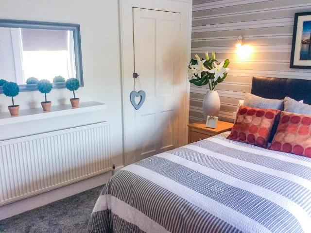 Ford Road 1 bed in a house share to rent £595 pcm £137 pw