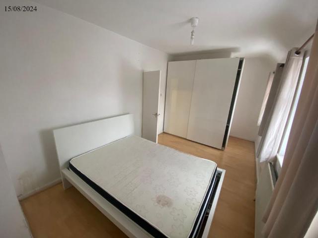 Ford Road, Dagenham RM9 3 bed terraced house to rent £2,450 pcm £565 pw