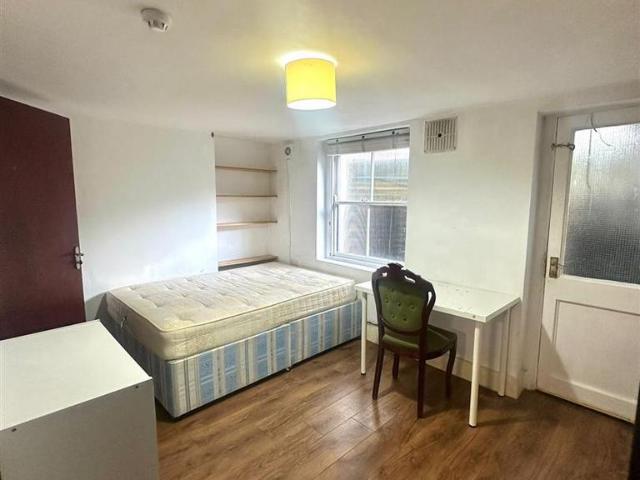 Ford Square, London 1 bed in a house share to rent £1,040 pcm £240 pw