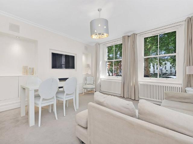 Ford Square, London, E1 2 bed apartment to rent £2,400 pcm £554 pw
