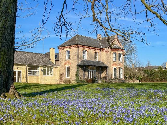Fordham Road, Newmarket, CB8 7AA 6 bed semi detached house to rent £3,500 pcm £808 pw