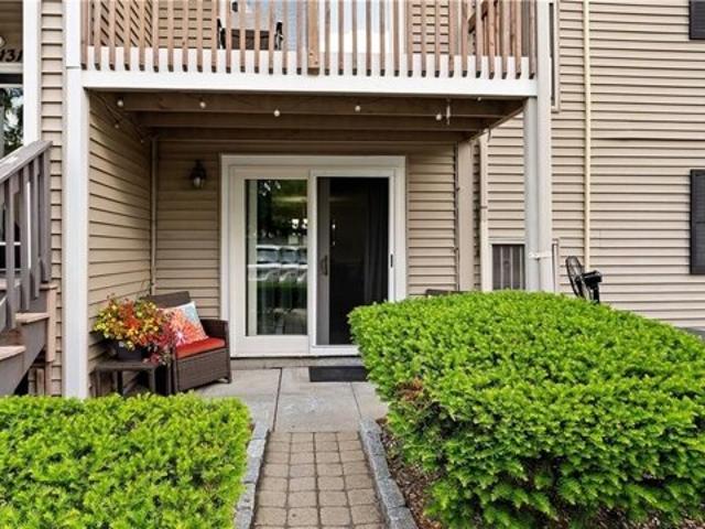 Fordson Ave Apt,cranston, Condo For Sale