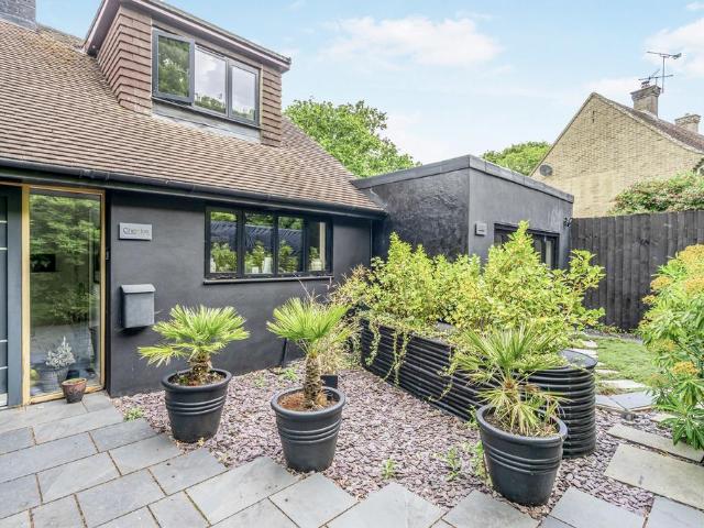 Fordwater Road, Chichester, West. 4 bed detached house to rent £2,950 pcm £681 pw