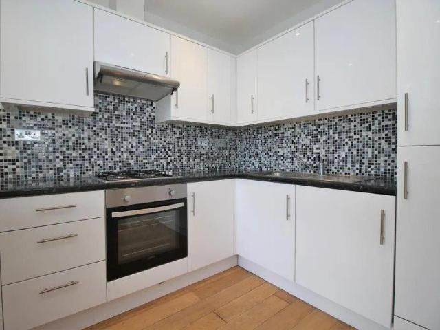 Fordwych Road, Cricklewood 3 bed flat to rent £2,752 pcm £635 pw