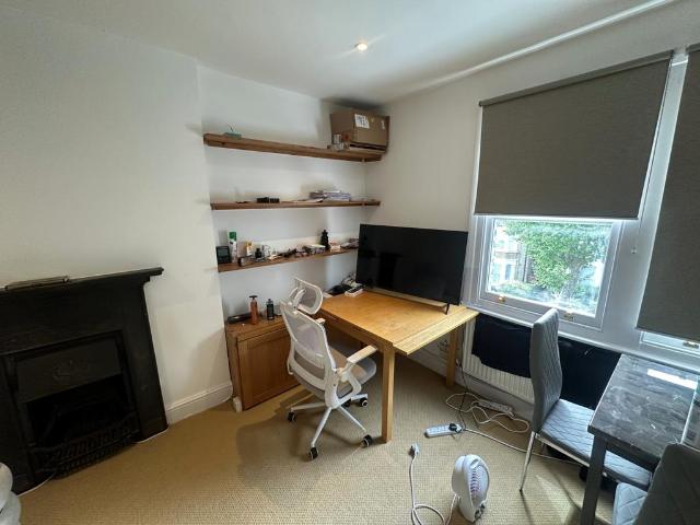 Fordwych Road, London, NW2 2 bed flat to rent £2,300 pcm £531 pw