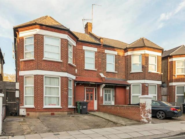 Fordwych Road, London NW2 4 bed flat to rent £3,653 pcm £843 pw