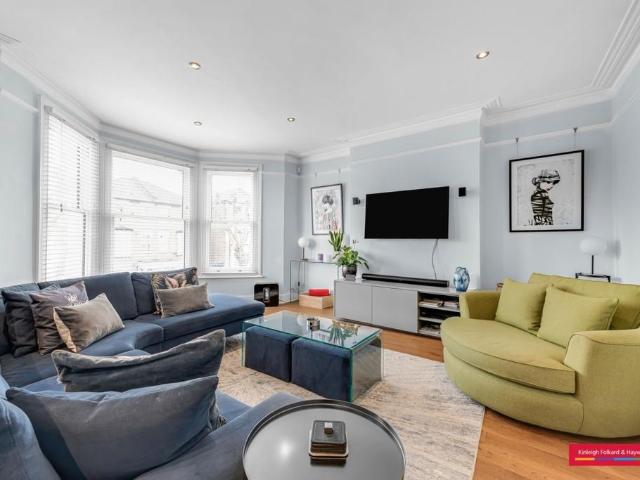 Fordwych Road, London, NW2 4 bed flat to rent £4,000 pcm £923 pw