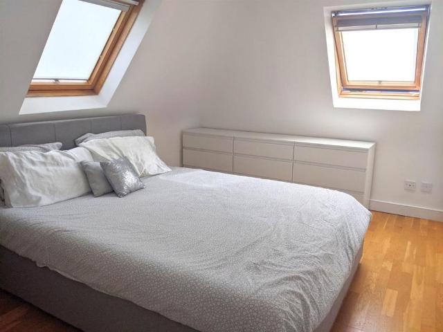 Fordwych Road, West Hampstead, London. 2 bed flat to rent £2,058 pcm £475 pw