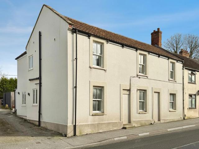 Fore Street, Westbury BA13, 2 bed flat to rent, £1,100 pcm | PrimeLocation