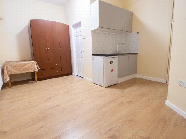 Fore Street, Edmonton N18, Studio to rent, £975 pcm | PrimeLocation