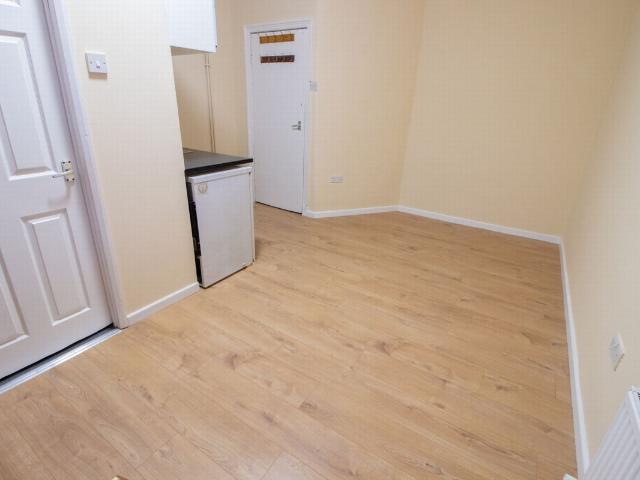 Fore Street, Edmonton N18, Studio to rent, £975 pcm | PrimeLocation