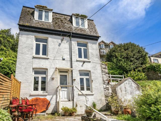 Fore Street, Looe PL13, 2 bed detached house to rent, £900 pcm | PrimeLocation