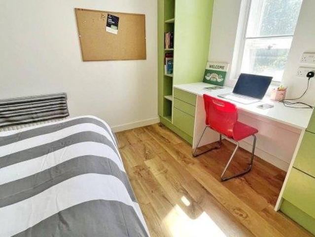 Foregate Street 4 bed flat to rent £2,620 pcm £605 pw