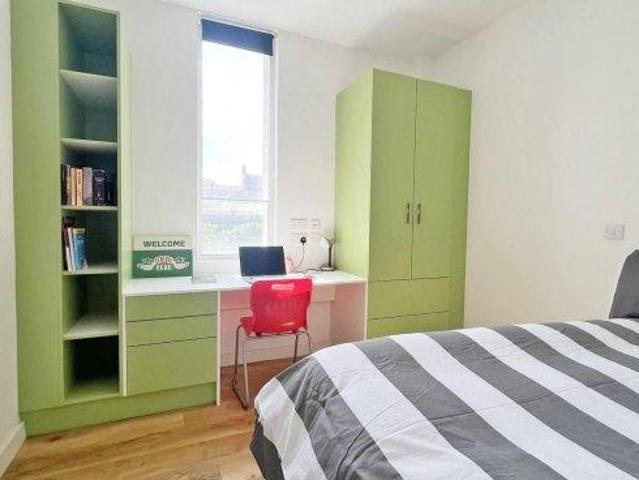 Foregate Street 5 bed flat to rent £3,165 pcm £730 pw