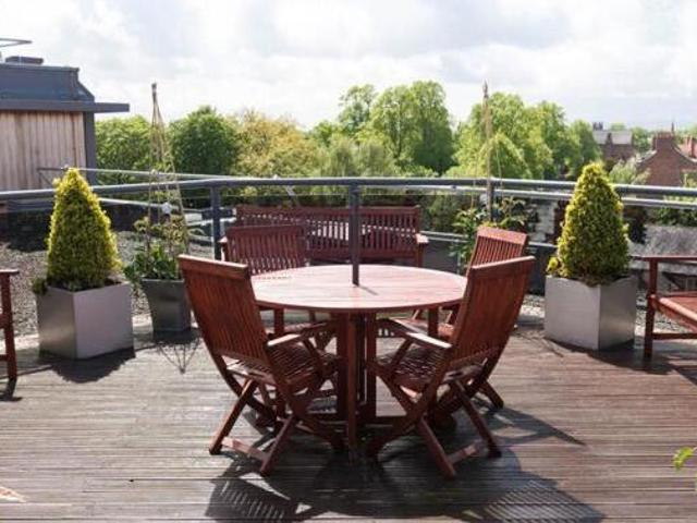 Forest Court, Union Street, 2 Bedroom Apartment