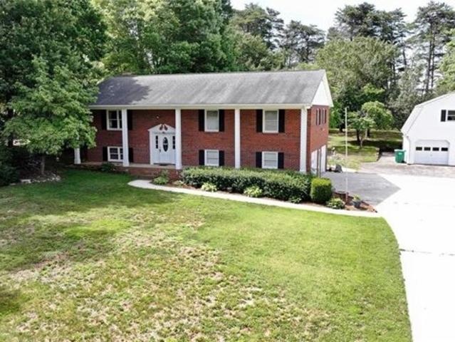 Forest Creek Dr, Winston Salem, Home For Sale