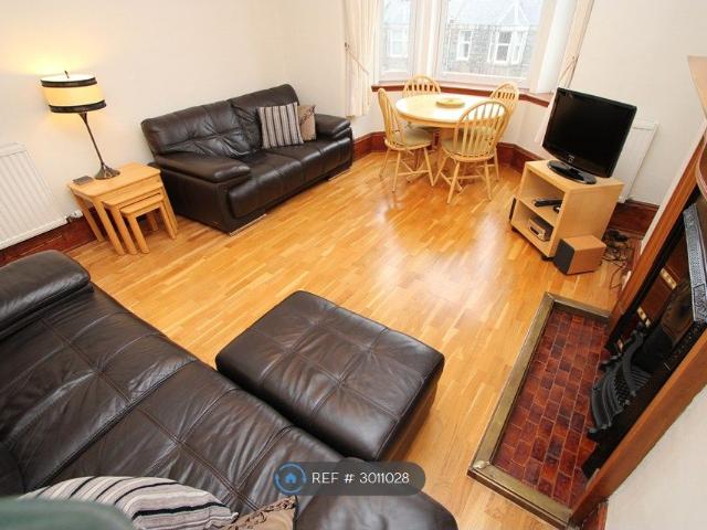 Forest Avenue, Aberdeen AB15, 2 bed flat to rent, £895 pcm | PrimeLocation