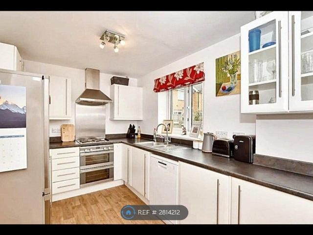 Forest Avenue, Ashford TN25, 2 bed flat to rent, £1,500 pcm | PrimeLocation