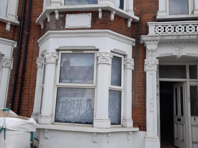 Forest Gate E7, 3 bed flat to rent, £2,300 pcm | PrimeLocation