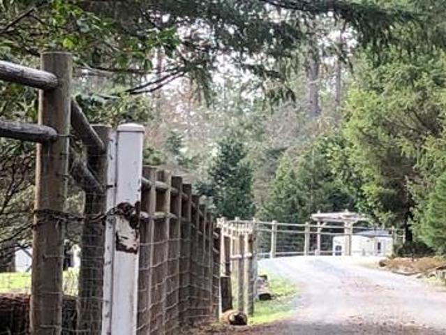 Forest Glen Dr