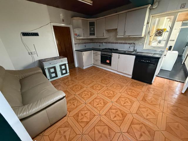 Forest Drive, London E12, 3 bed flat to rent, £2,100 pcm | PrimeLocation
