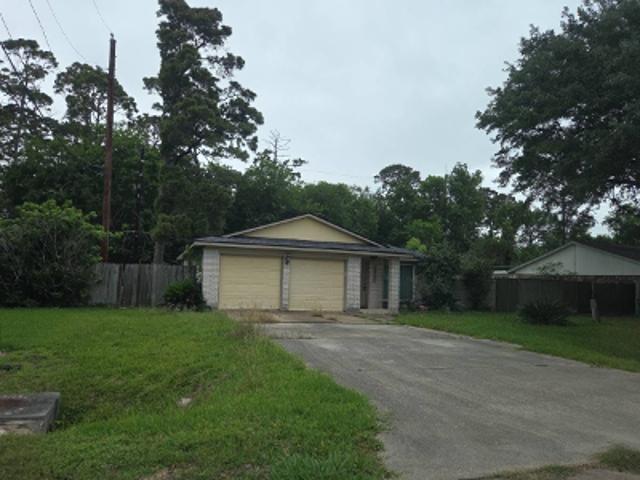 Forest Hollow Dr