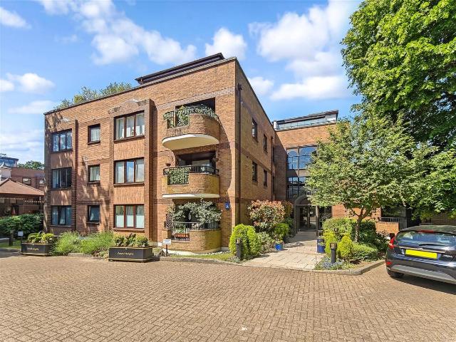 Forest Heights, Buckhurst Hill IG9, 2 bed flat to rent, £2,200 pcm | PrimeLocation