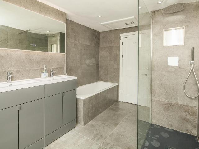 Forest Hill Road Dulwich SE22 2 bed maisonette to rent £1,900 pcm £438 pw