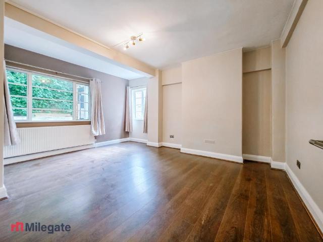 Forest Hill Road, London SE22 3 bed flat to rent £2,300 pcm £531 pw