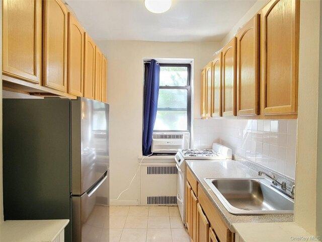 Forest Hills NY 11375 LS101781026