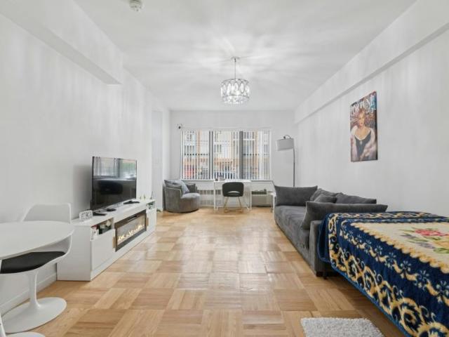 Forest Hills NY 97049296