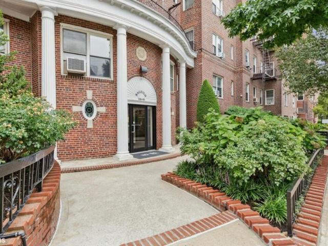 Forest Hills NY LS102243526
