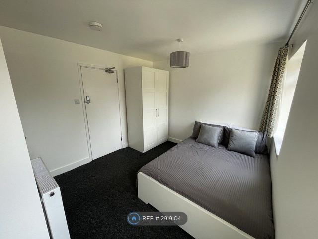 Forest Row, Stevenage SG2, Room to rent, £800 pcm | PrimeLocation