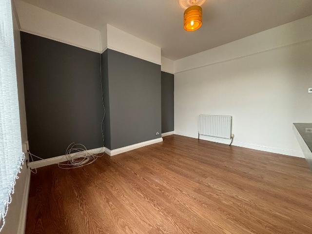 Forest Road, Torquay TQ1, 2 bed flat to rent, £950 pcm | PrimeLocation