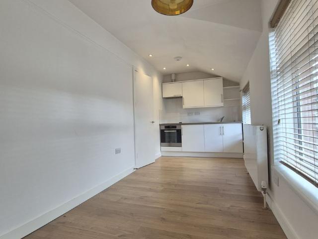 Forest Road, Walthamstow E17, 1 bed flat to rent, £1,600 pcm | PrimeLocation