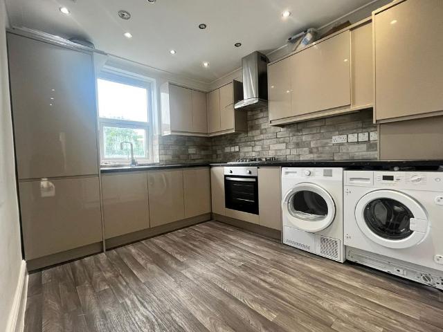 Forest Road, Walthamstow E17, 2 bed flat to rent, £1,850 pcm | PrimeLocation