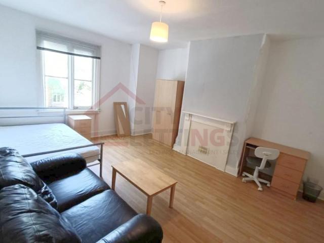Forest Road West, Arboretum 3 bed flat to rent £1,417 pcm £327 pw