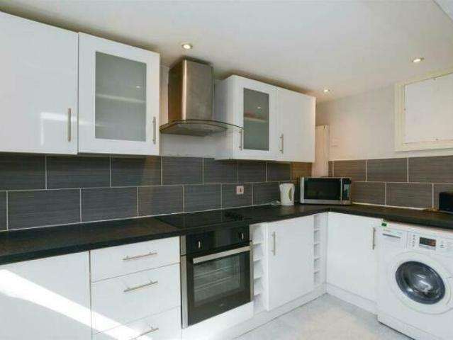 Forest Road East, Nottingham. 4 bed flat to rent £2,340 pcm £540 pw