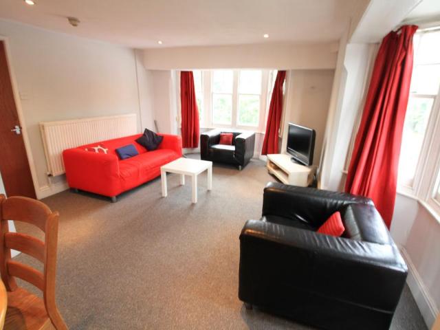 Forest Road East, Nottingham NG1 3 bed flat to rent £1,740 pcm £402 pw