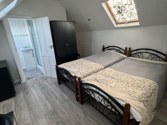 Forest Road IG6, Room to rent, £1,000 pcm | PrimeLocation