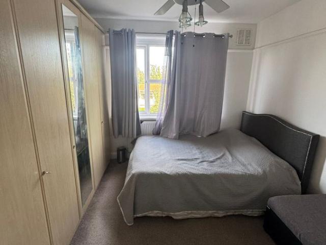 Forest Road IG6, Room to rent, £800 pcm | PrimeLocation