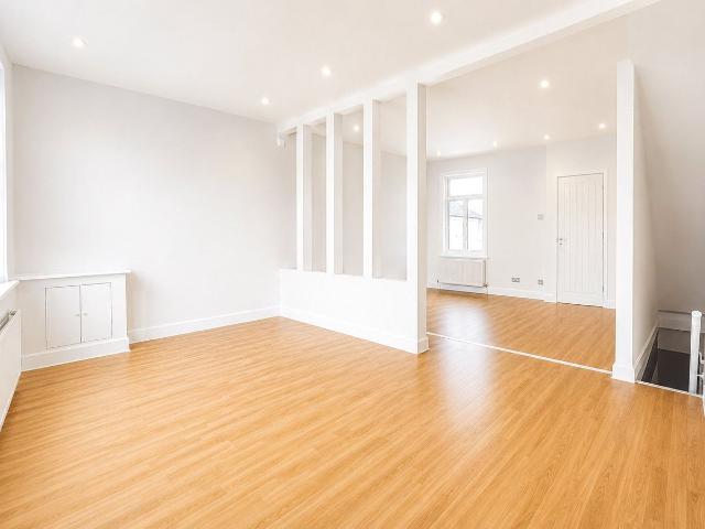 Forest Road, London E17, 2 bed flat to rent, £2,000 pcm | PrimeLocation