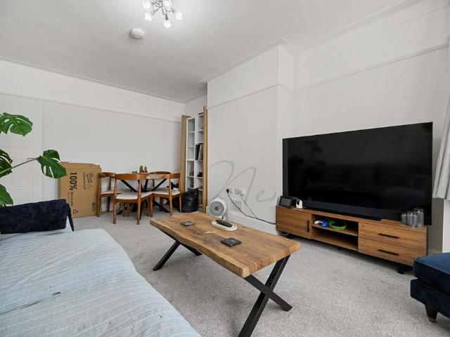Forest Rise, London, E17 2 bed flat to rent £2,100 pcm £485 pw