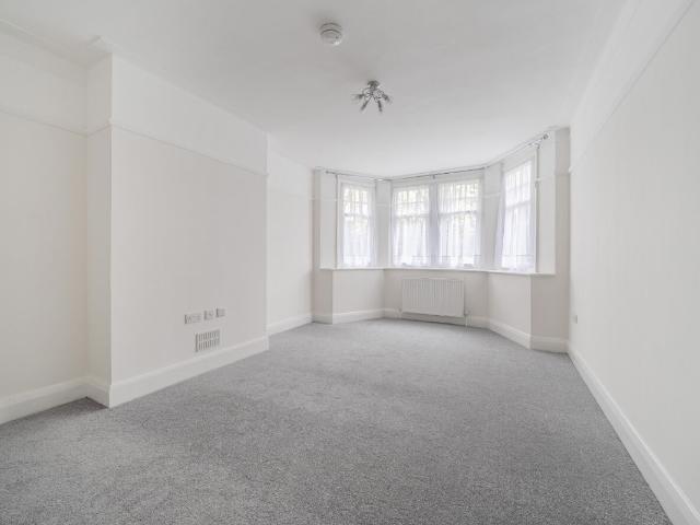 Forest Rise, London E17, 2 bed flat to rent, £2,100 pcm | PrimeLocation