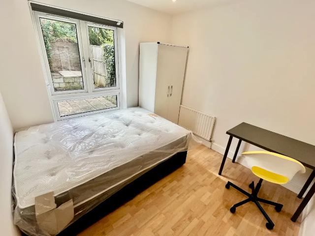 Foresters Drive, Walthamstow E17, Room to rent, £675 pcm | PrimeLocation