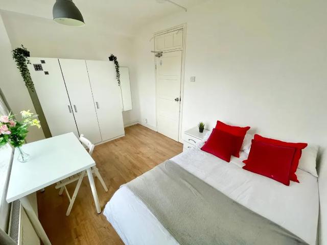 Foresters Drive, Walthamstow E17, Room to rent, £725 pcm | PrimeLocation