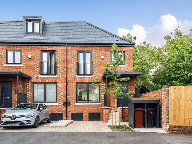 Forge Close, Caversham, Reading, Berkshire RG4, 2 bed detached house to rent, £2,000 pcm | PrimeLocation