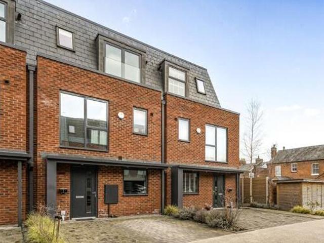 Forge Close, Stratford upon avon, 3 Bedroom Terraced